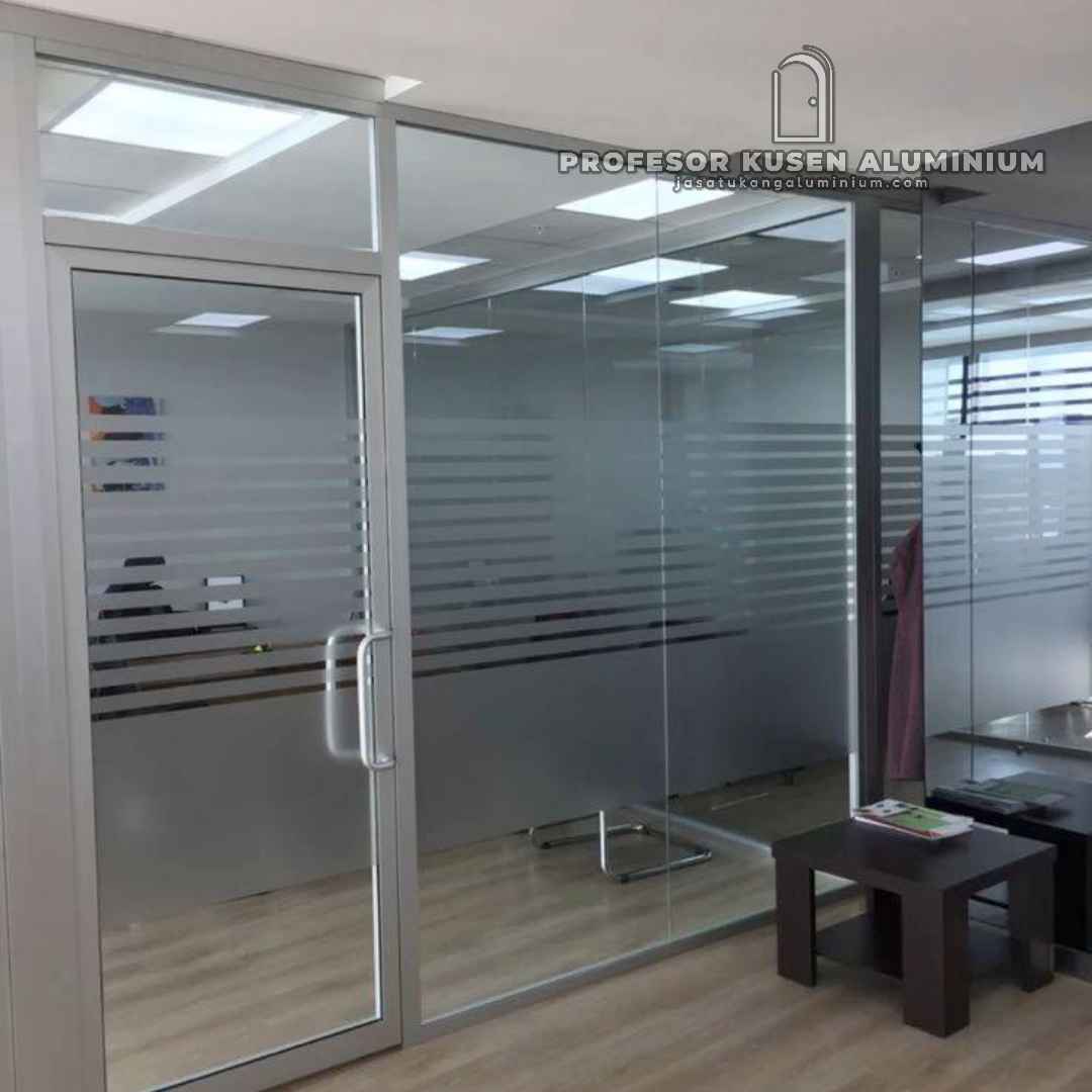Jasa Pemasangan Partisi Kaca Custom Ruang Kantor Minimalis - Profesor ...